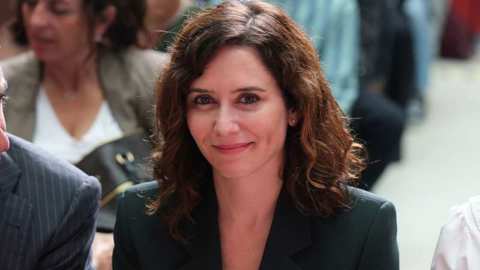 Isabel Díaz Ayuso, vestida de negro, se reúne con el Papa en el ...