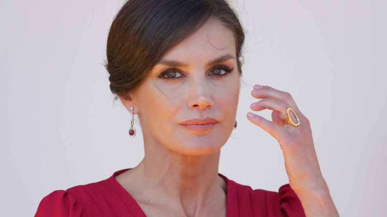 El joyero de la Reina Letizia: sus piezas talismán para el día a día y ...