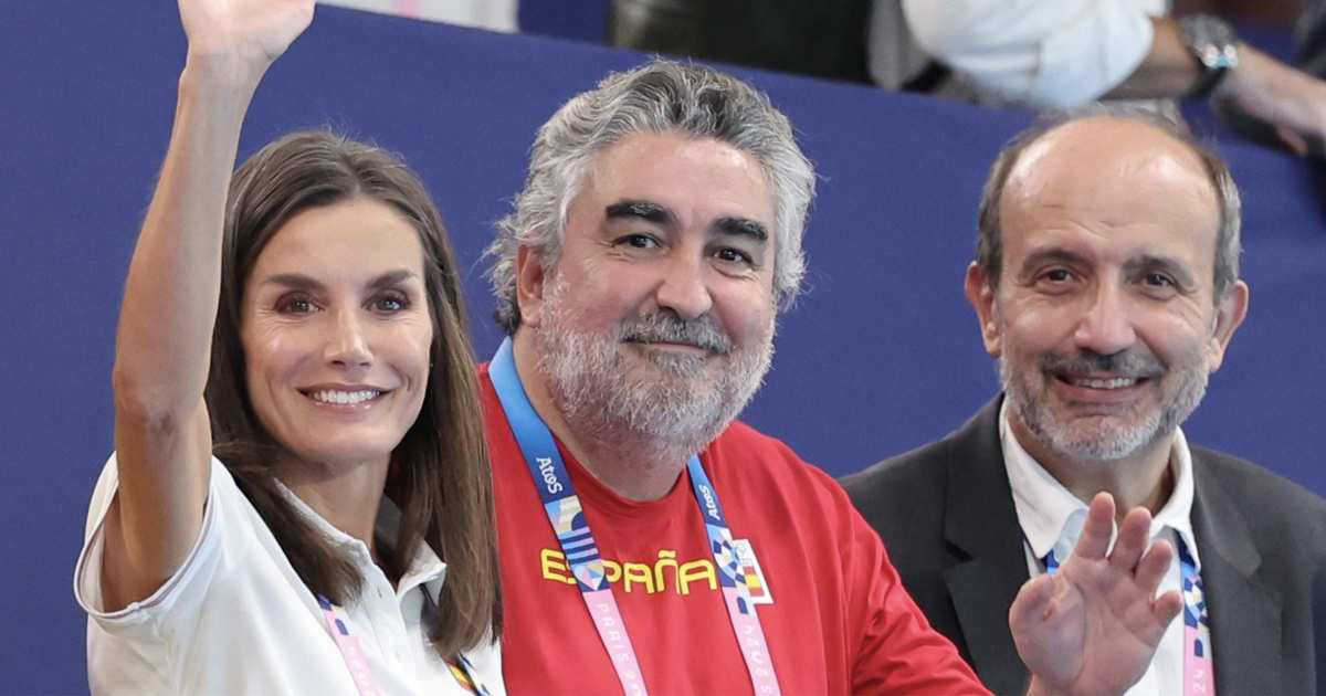 La Reina Letizia llega a París: así ha sido la cálida bienvenida de las ...