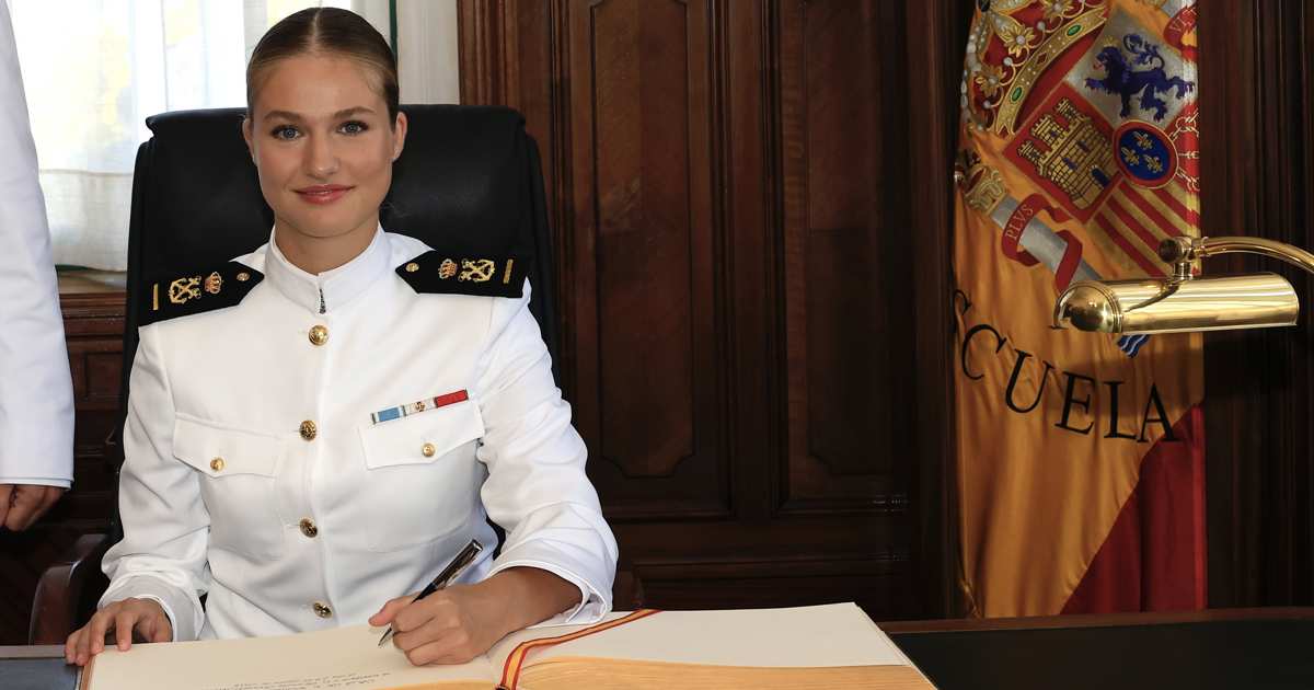 Una grafóloga explica "el cambio de personalidad" de la Princesa Leonor ...