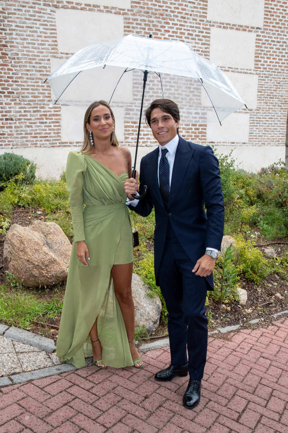 Los 5 mejores looks de invitada de boda de María Pombo: monocromáticos ...