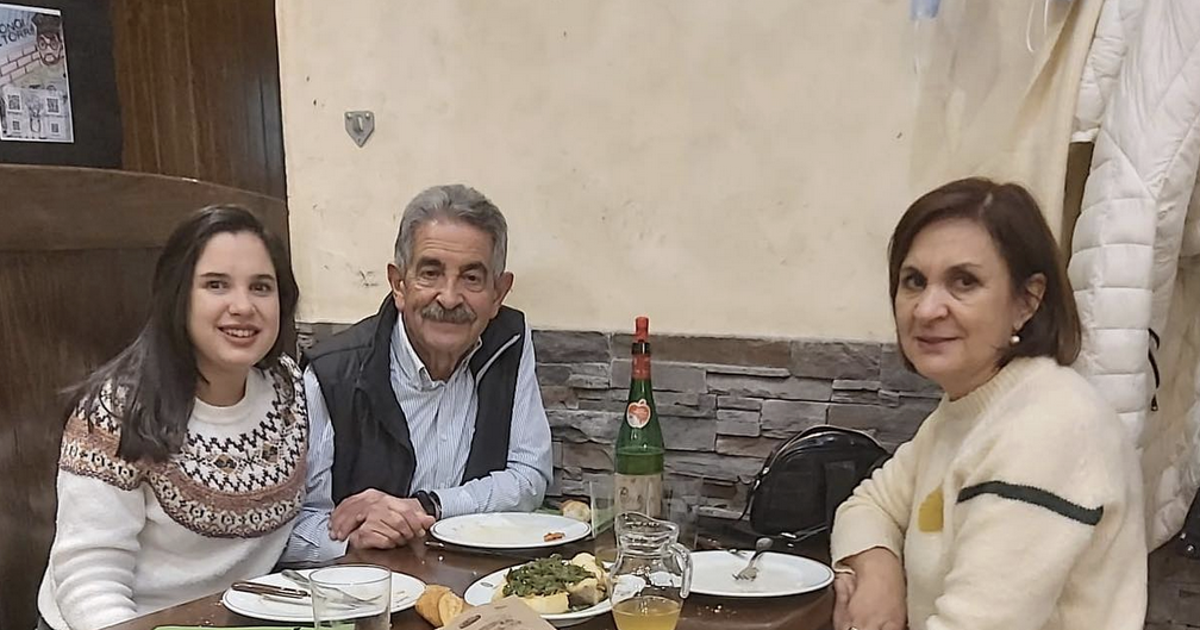 La familia de Miguel Ángel Revilla, que visita hoy 'El hormiguero': su mujer, sus tres hijas y ...