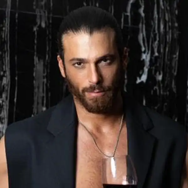 Can Yaman (36 años), actor: “Estudié derecho, trabajé seis meses como ...