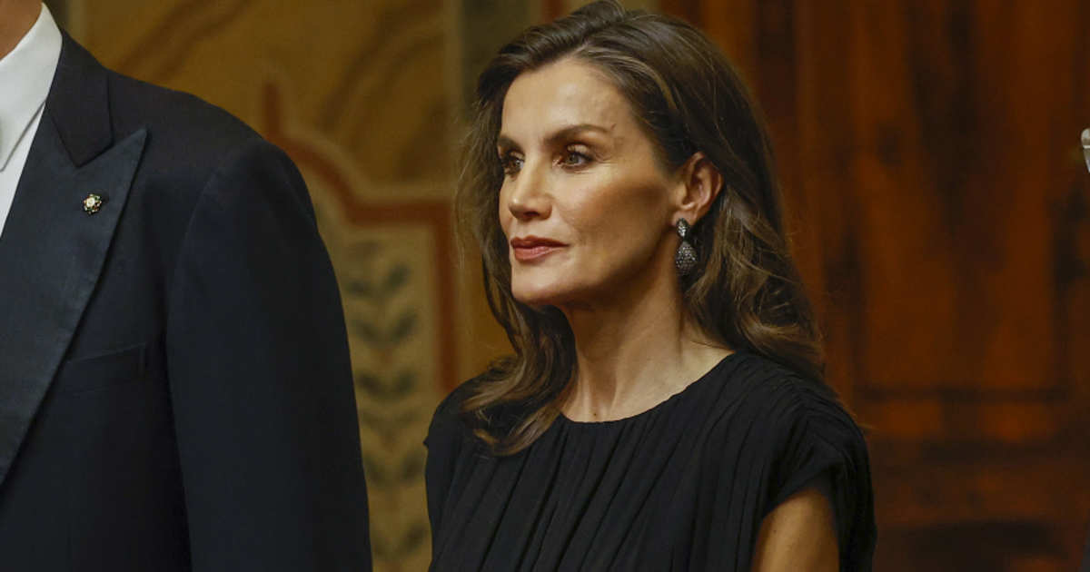 El guiño de la Reina Letizia a Italia con su último look: un impactante ...
