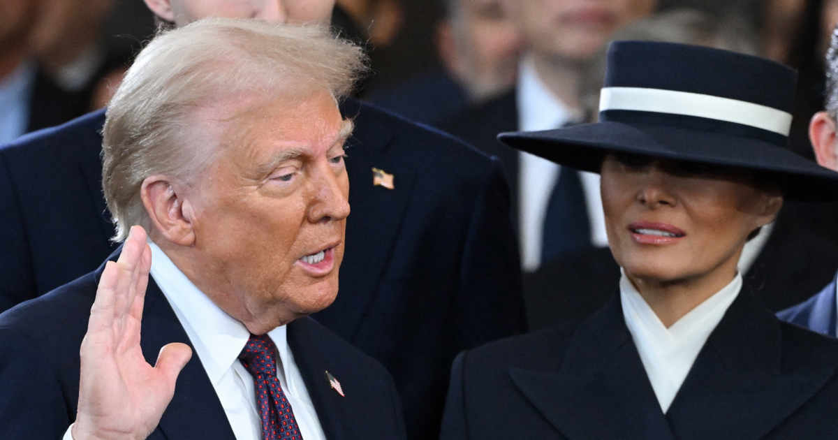 Iñaki López sentencia con un rotundo calificativo el look de Melania en ...