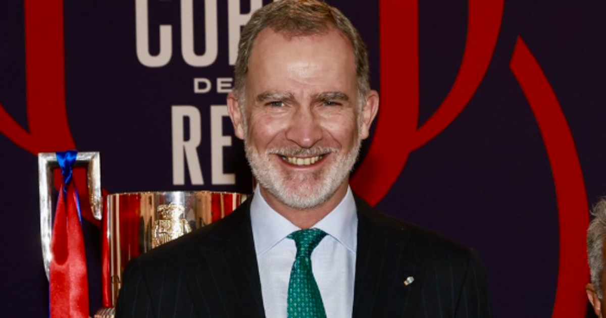 El Rey Felipe, más sonriente, zanja su semana de trabajo en Sevilla ...