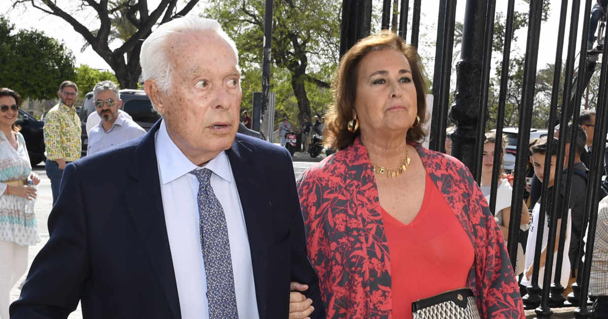 Carmen Tello nos cuenta cómo se encuentra Curro Romero tras recibir el alta y destaca "las ganas ...