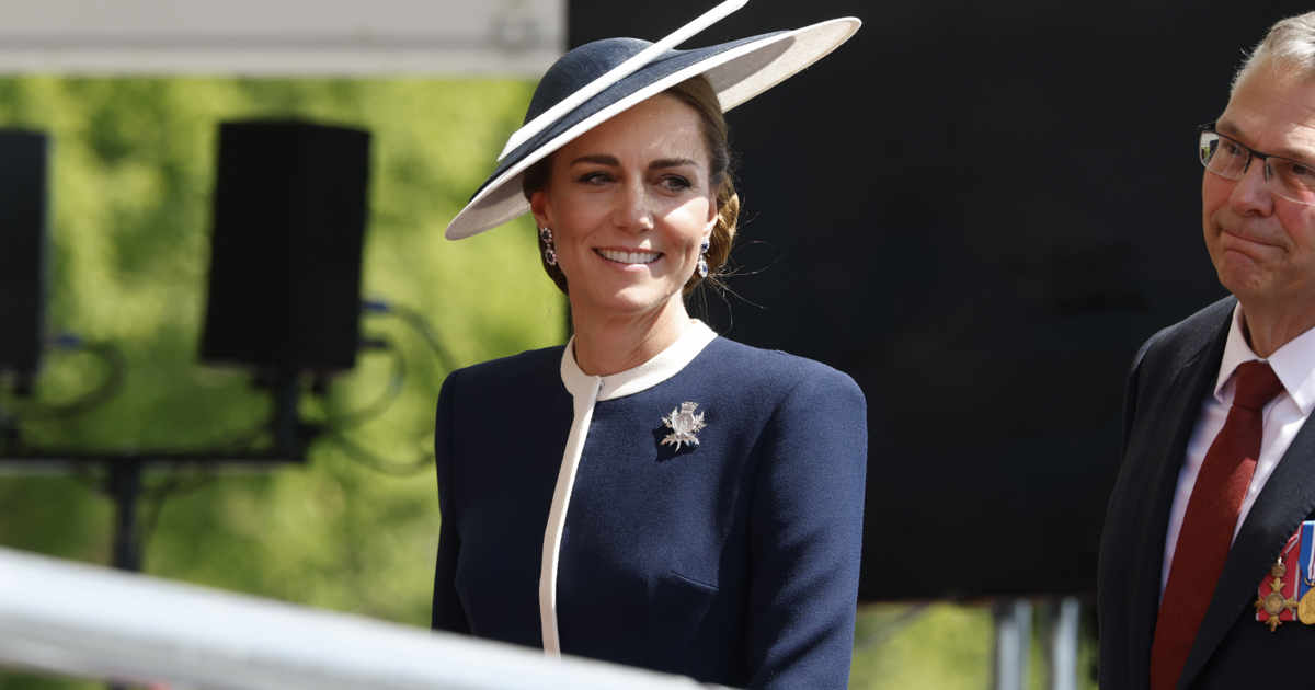 Kate Middleton triunfa con un vestido de inspiración marinera de más de ...