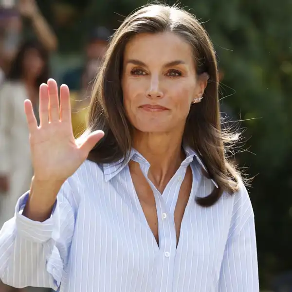 La Reina Letizia, arrebatadora, deslumbra en los Premios Princesa de Girona con el traje de ...