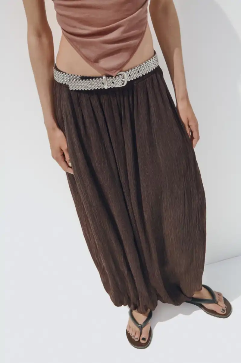 Bombacho estructura: así son los pantalones de Zara que ya arrasan ahora y dominarán todo el otoño