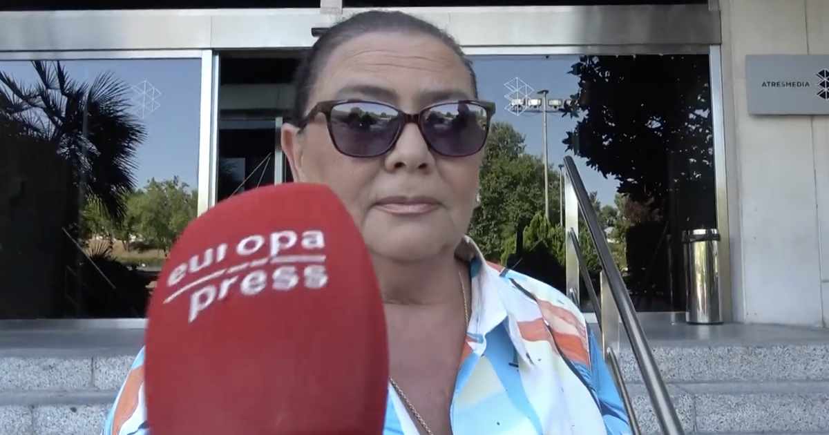 Ashley morgan leaks reached the door and was greeted by