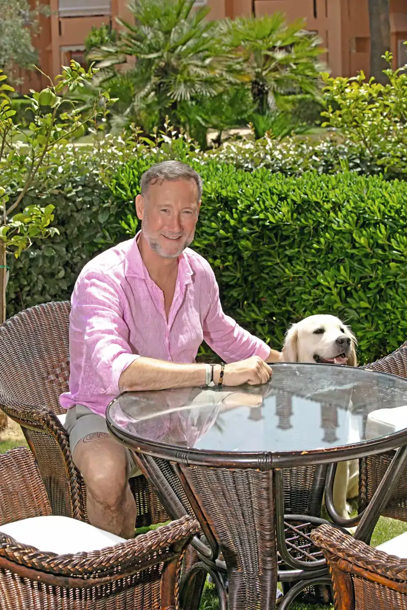 EXCLUSIVA | Pedro García Aguado nos enseña su casa de verano: “Me gustaría hacer más piña con ...