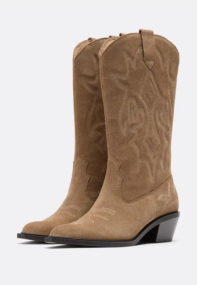Sara Carbonero confirma con su último look que las botas cowboy serán ...