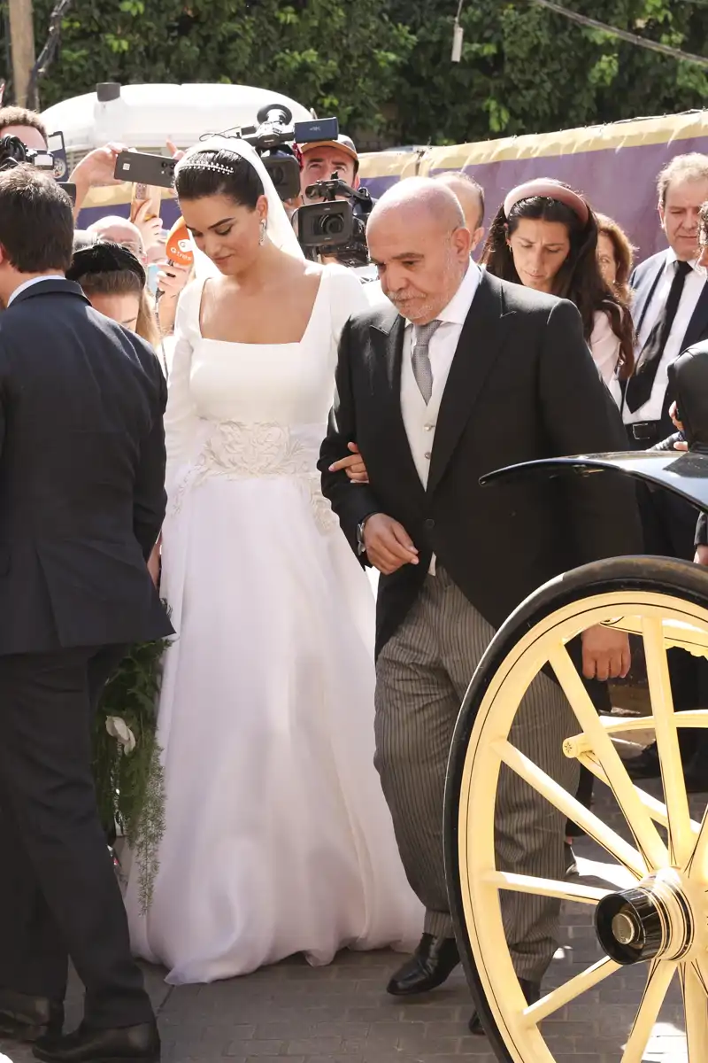 Bárbara Mirjan, una novia deslumbrante, arrasa en su boda con un ...