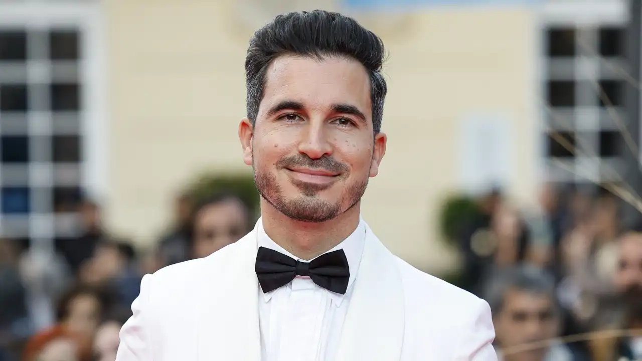 La casa familiar a medida de Javier Castillo en Málaga: ventanales ...