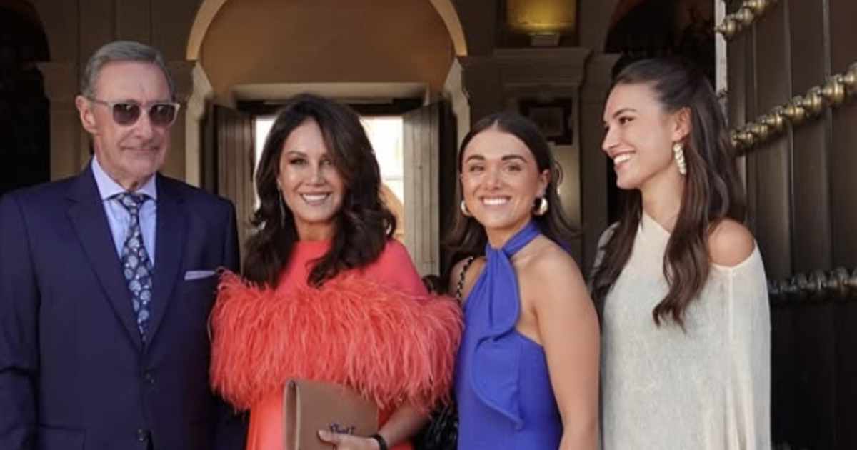 Las “hijastras” de Carlos Herrera: así son Paula y Sofía, fruto de la relación anterior de su ...