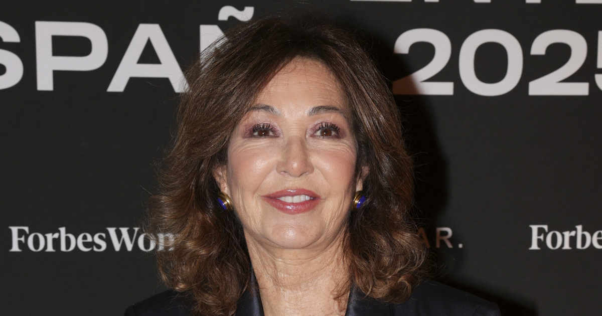 Ana Rosa Quintana arrasa en la alfombra roja de los Forbes: traje de ...