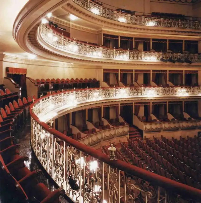 Los secretos tras el emblemático Teatro Campoamor de Oviedo, escenario ...