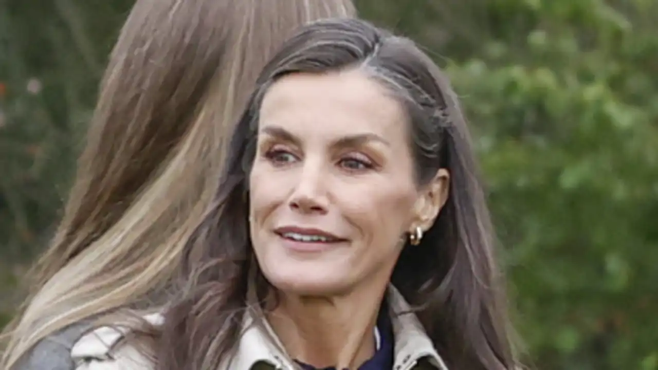 La prensa extranjera analiza la prenda favorita de la Reina Letizia ...
