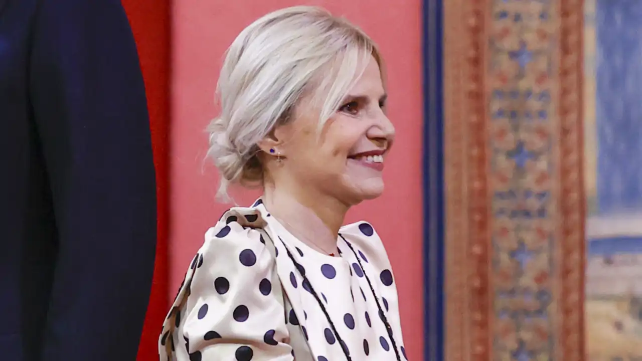 Eugenia Martínez de Irujo arrasa con el vestido de lunares más chic y ...