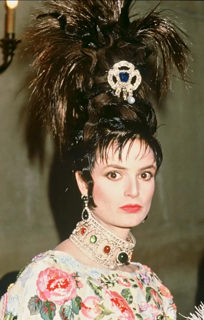 La princesa punk que se casó con la tiara de Eugenia de Montijo robada ...