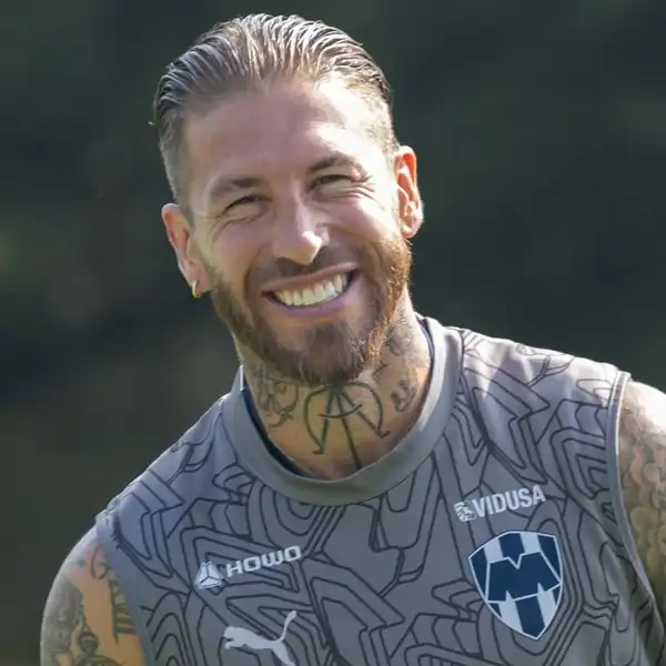 Sergio Ramos (39 años) abre su álbum más íntimo con sus padres y hermanos: "Después de muchos ...