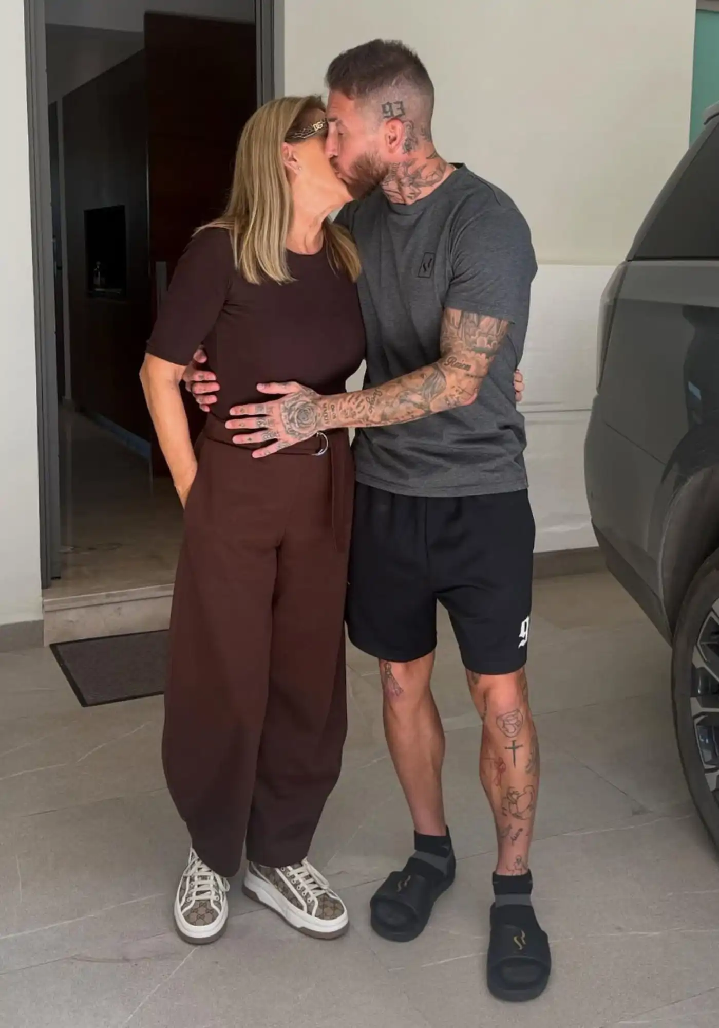 Sergio Ramos (39 años) abre su álbum más íntimo con sus padres y hermanos: "Después de muchos ...