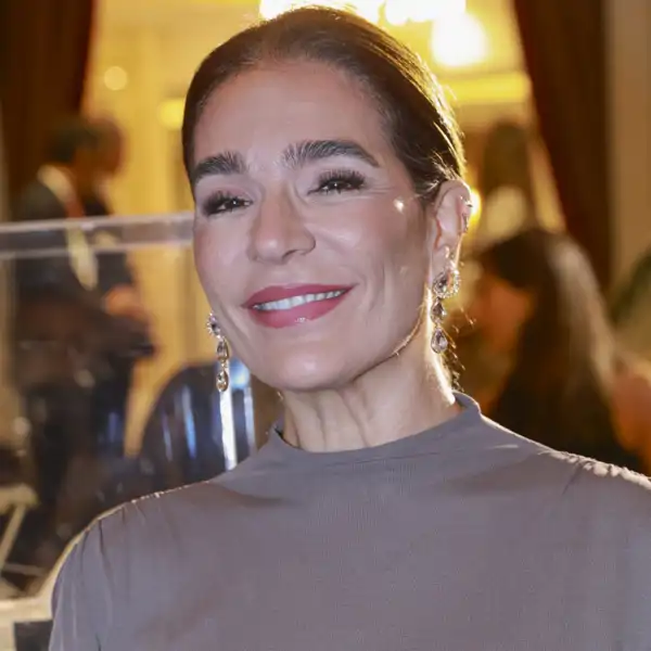 Raquel Bollo, muy emocionada, abre el álbum más privado de su fiestón ...