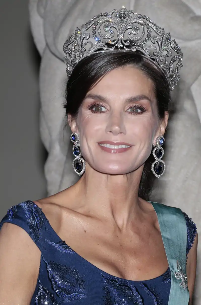 La historia tras la tiara que la Reina Letizia ha cedido temporalmente ...