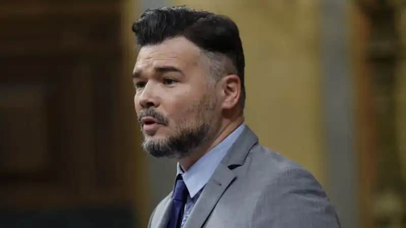 Gabriel Rufián (43 años), rotundo, dicta sentencia sobre 'LUX', el ...