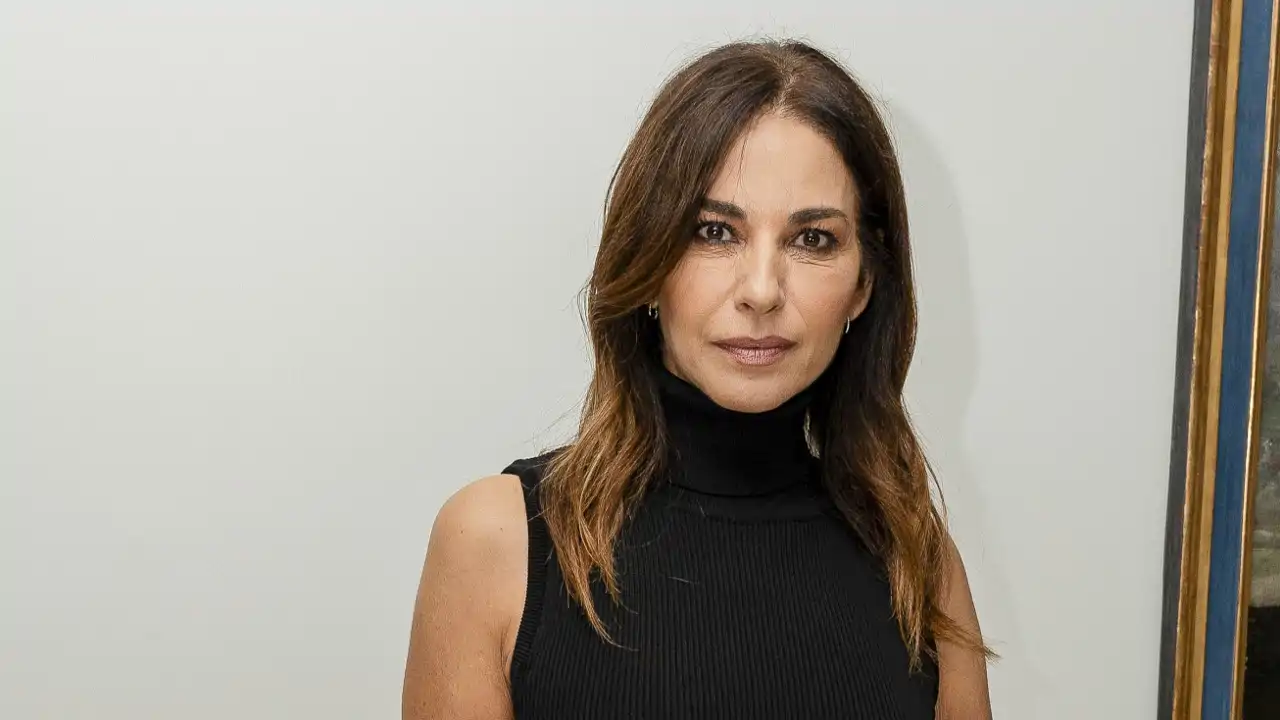 Entramos en la espectacular casa de Mariló Montero: con una gran biblioteca en el salón, un ...