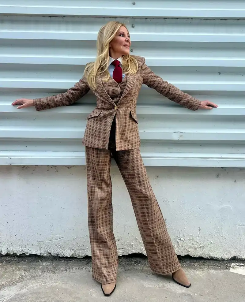 Ana Obregón arrasa con su look 'working girl': traje de firma toledana ...