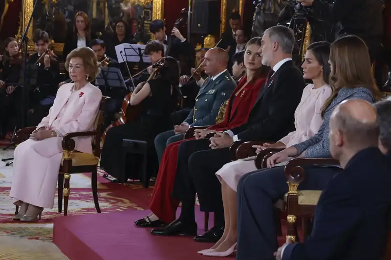 La comunicación no verbal del Rey Felipe y la Princesa Leonor coincide ...