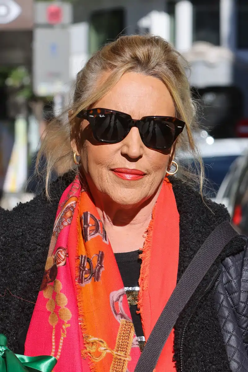 Hablamos con Lydia Lozano y nos actualiza el estado de salud de Charly ...