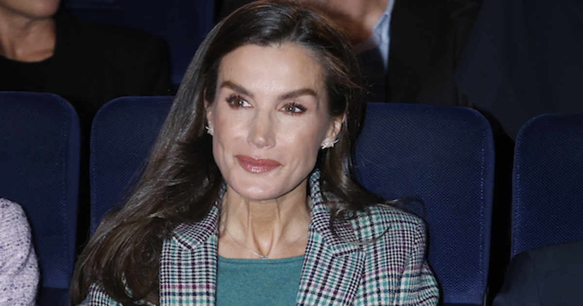 El bolso sostenible que la Reina Letizia ha estrenado en Tudela y del ...