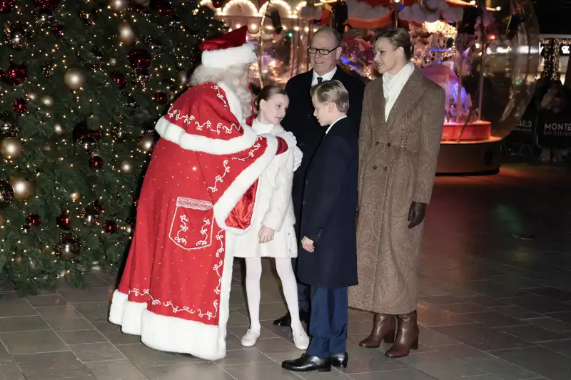 Charlène inaugura la Navidad en Mónaco junto al Príncipe Alberto y sus ...