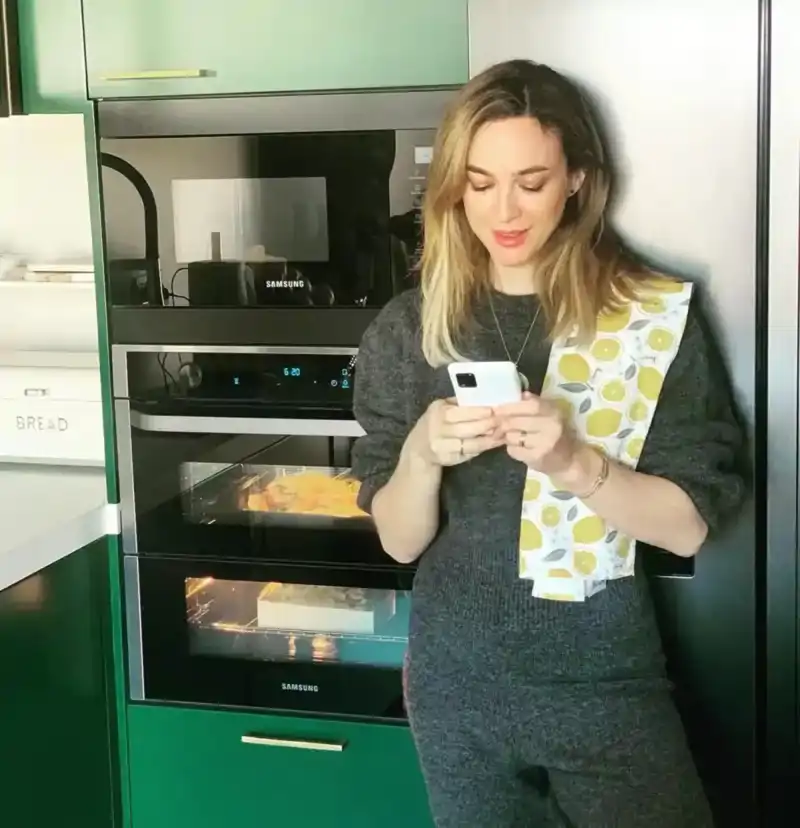 La actriz Marta Hazas y Javier Veiga abren las puertas de su casa de ...