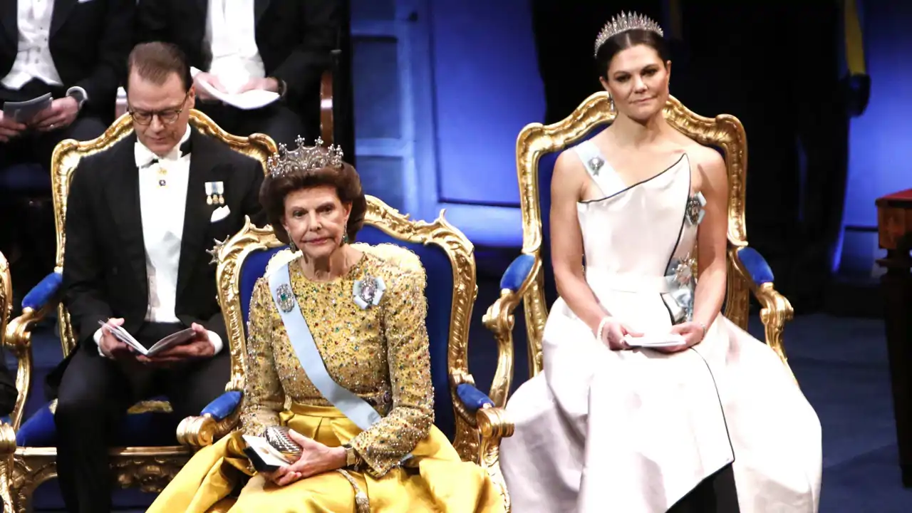 La reina Silvia y la princesa Victoria arrasan en los Premios Nobel con ...