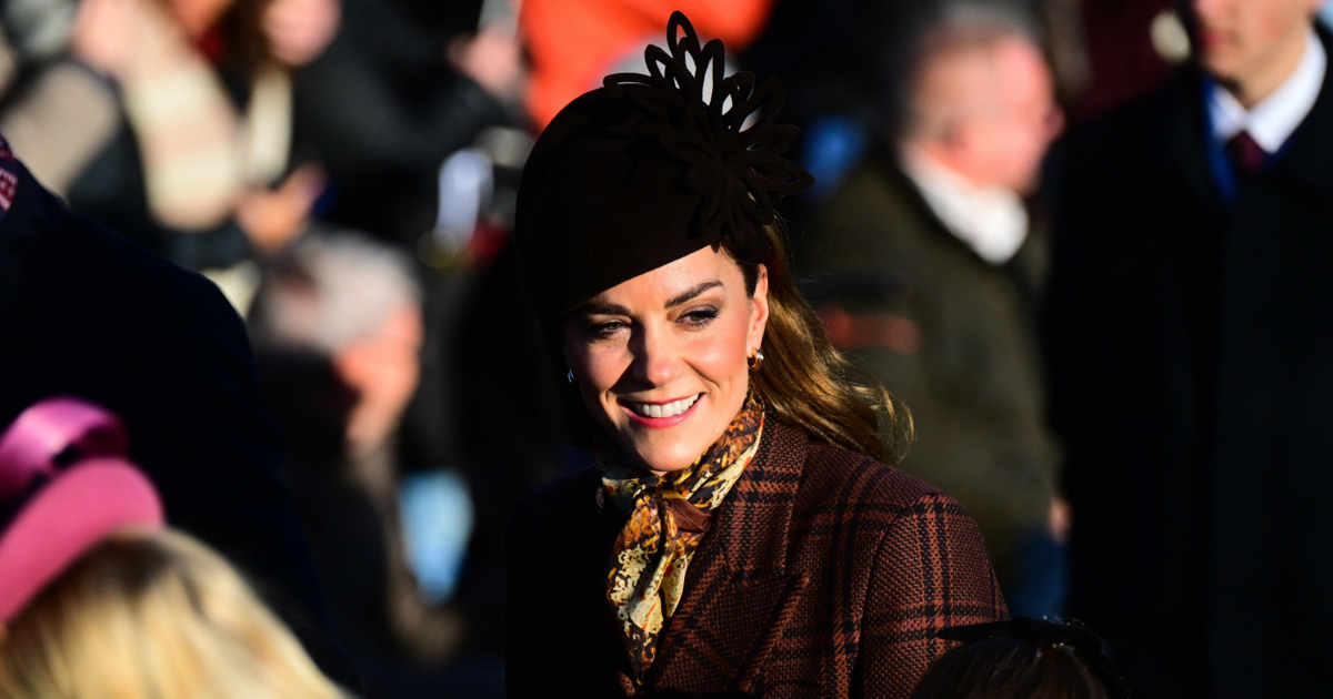 Kate Middleton deslumbra en Navidad con el abrigo marrón de cuadros ...