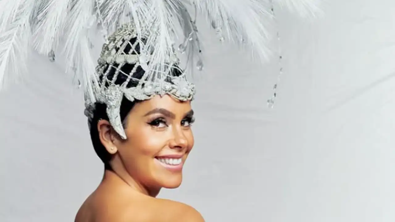 Foto a foto: Cristina Pedroche y sus 11 inolvidables looks en las ...