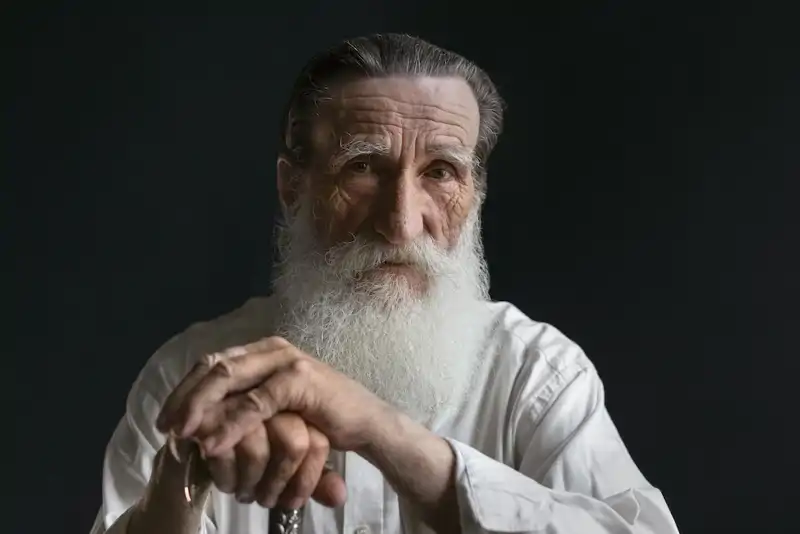 Demócrito, filósofo griego: “La felicidad no reside en los placeres ...
