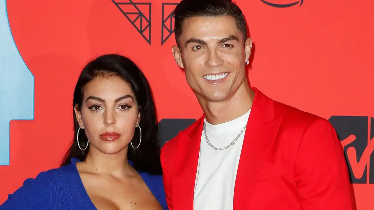 El navideño salón de Georgina Rodríguez y Cristiano Ronaldo: pequeño ...