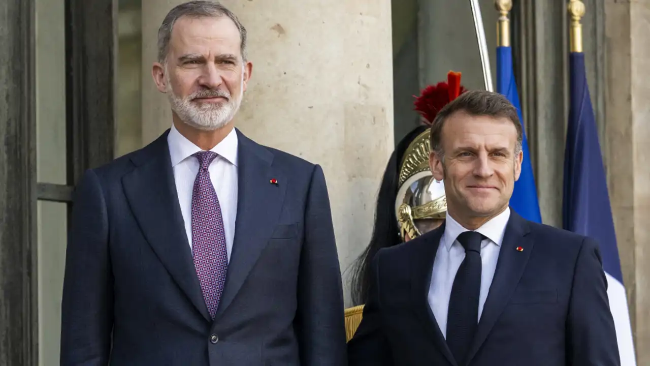 Una experta en protocolo advierte a Emmanuel Macron por su encuentro ...