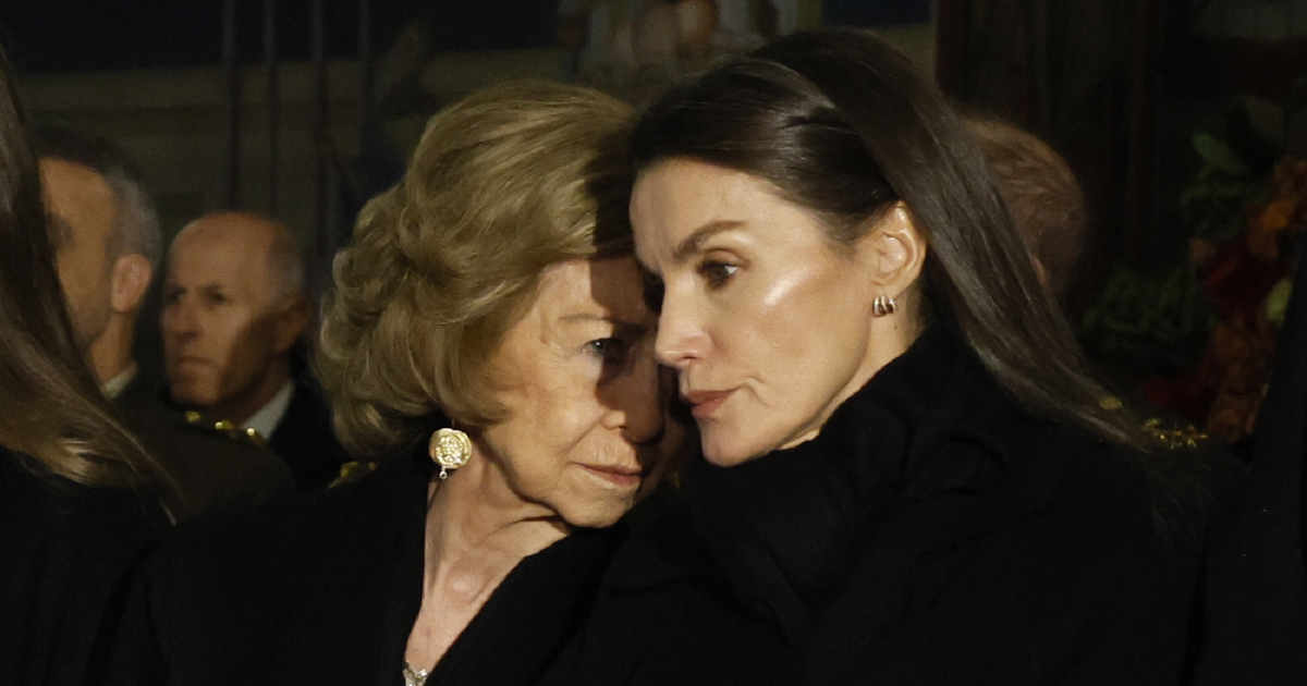 La Reina Sofía y la Reina Letizia protagonizan una escena de lo más ...