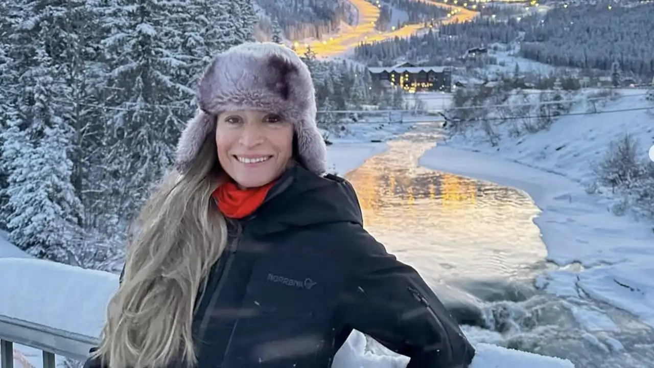 Nos colamos en el sofisticado refugio entre montañas en el que vive ...