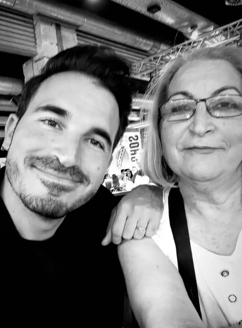 El desgarrador último adiós del escritor Javier Castillo a su madre dos ...
