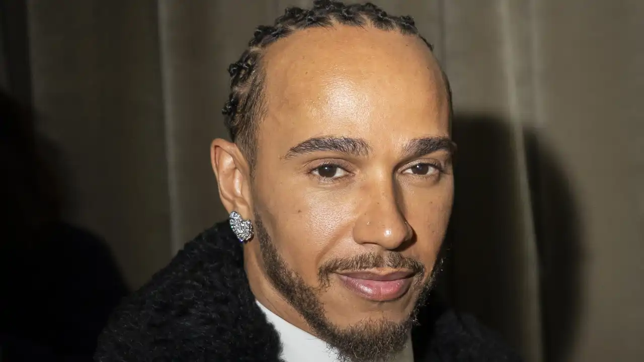 Lewis Hamilton (41 años) se sincera sobre su traumática infancia ...