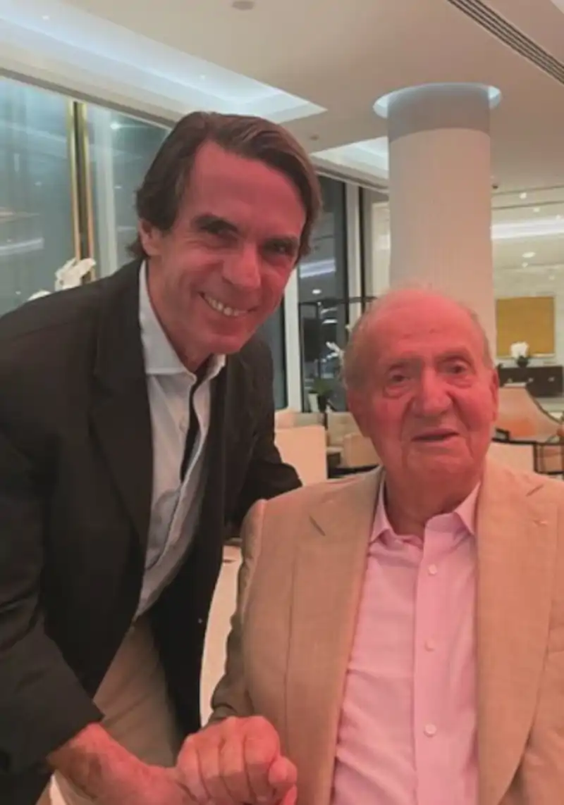 Nueva imagen del rey Juan Carlos I con José María Aznar: "Reencuentro ...
