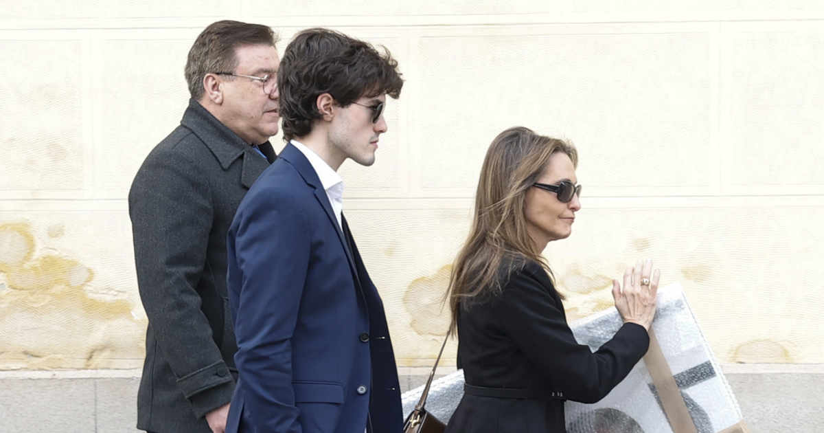 El desgarrador último adiós a Fernando Ónega: su viuda y su hijo, los ...