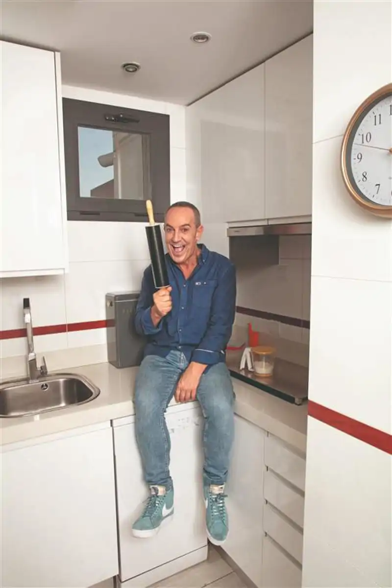 Víctor Sandoval abre las puertas a SEMANA de su coqueto ático en Madrid ...